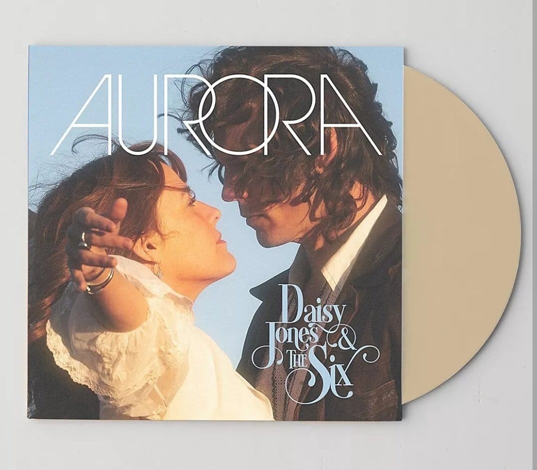 Capa e tracklist do álbum Aurora, da série Daisy Jones & The Six, é ...