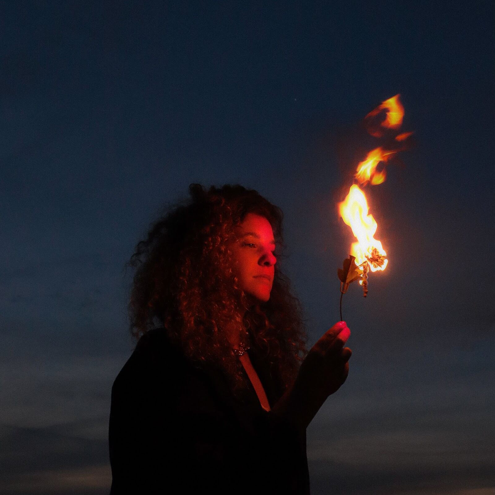 Rebeca assume a composição em Espiral, seu novo álbum lançado pela Deck ...