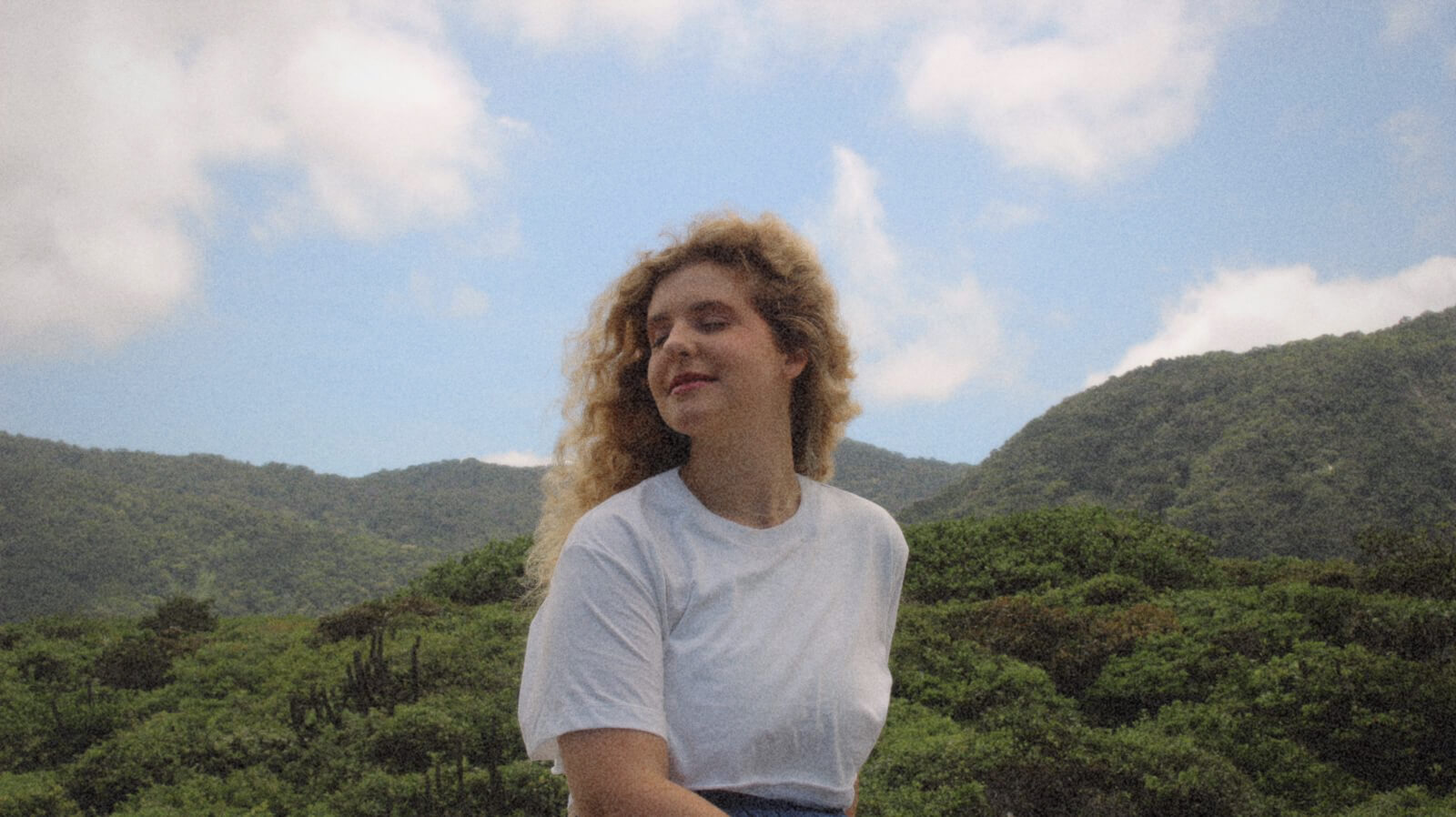 Rebeca lança clipe de Telepatia em meio à beleza natural do Rio de ...